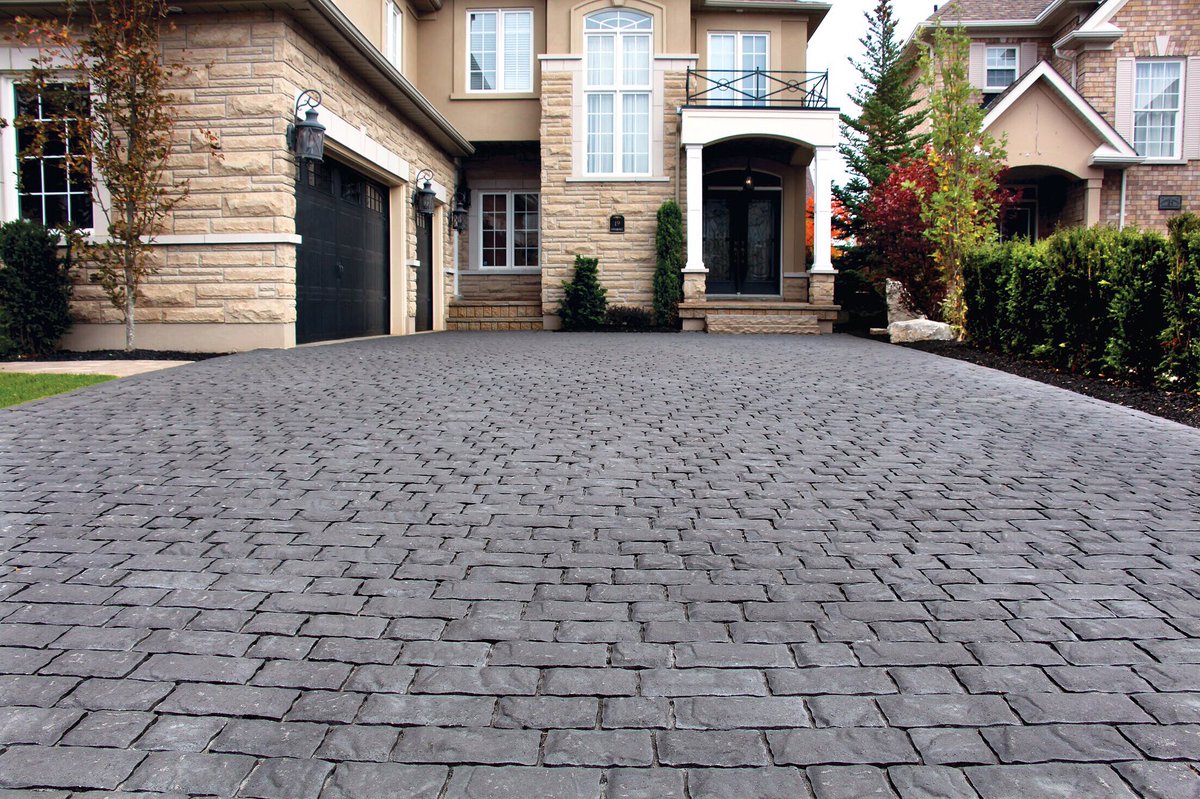 Epic Paving | Blog | 4 Tips for Maintaining Your Driveway